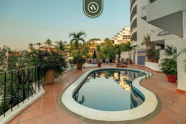 Two Story Condo With Amazing Ocean-sunset Views - Conchas Chinas