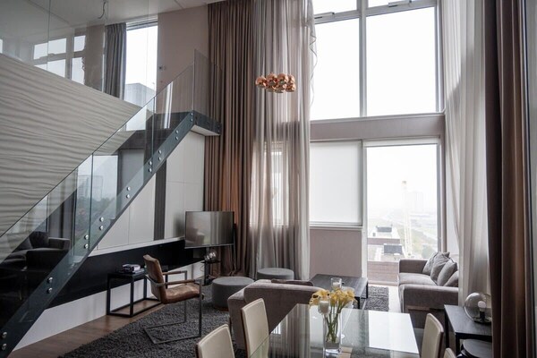 Trendy 3-bed Flat With River Views Glasgow - 