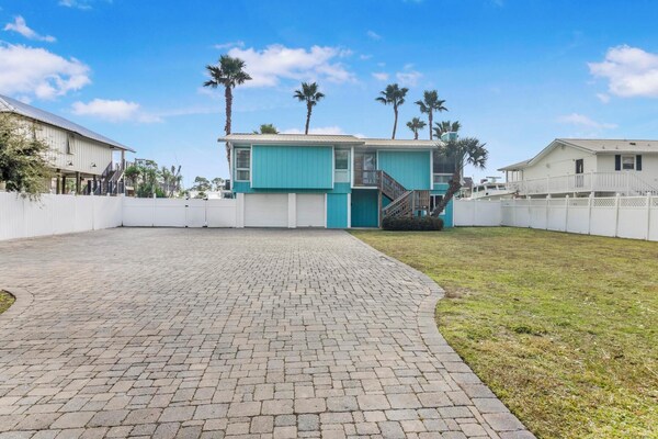 Outdoor Pool | Fishing Dock | Boat Slips L Pet Friendly L Fun In The Sun - Orange Beach, AL