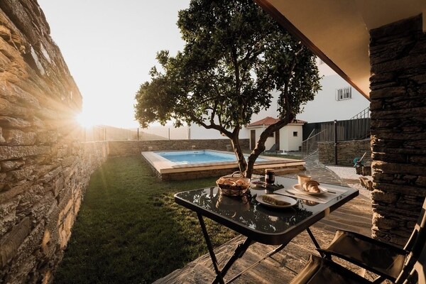 Casa De Xisto - A Cozy House Surrounded By The Vineyard Terraces Of The Douro. - Pinhão