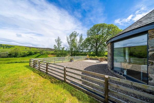 The Roundhouse -  A Cottage That Sleeps 2 Guests  In 1 Bedroom - Dunkeld