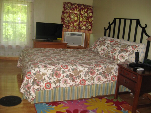 Charming 3-bedroom Renovated Farmhouse In Cooperstown With Wi-fi And Ac - Cooperstown, NY