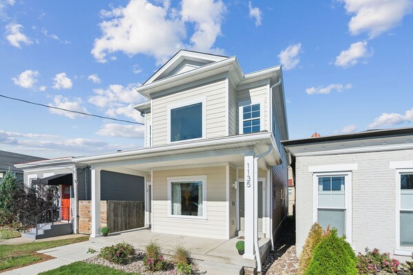 1st Floor Duplex Sleeps 4! Close To Churchill Down &Ky Expo Ctr! Free Parking! - Louisville, KY