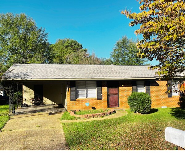 Comfortable Tuscaloosa Retreat - Tuscaloosa, AL