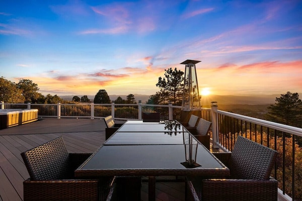The Kingdome: A Unique, Royal Experience W/ Hot Tub | Gym | Steam Room & Views!! - Castle Rock, CO
