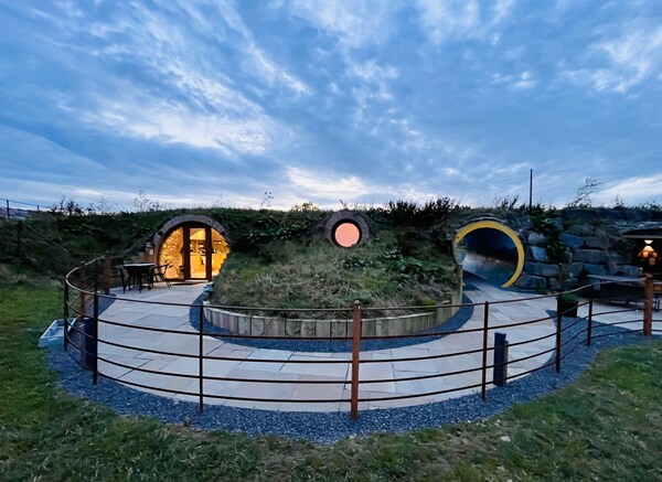 Honeybee Home -  A Hobbit Hut That Sleeps 4 Guests  In 2 Bedrooms - Welshpool