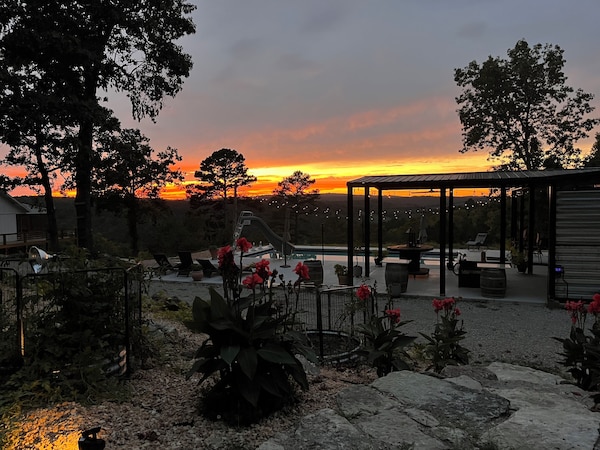 Bougie Boondock Tiny Home - Beaver Lake, AR