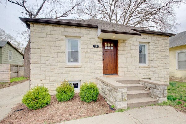 Remodeled Stone Home W Office 3bd 2bth - Cozy Stone - Kansas state university, Manhattan