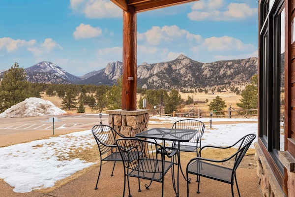 Lux 1br W/patio, Jet Tub, Fireplace, Mtn View - Estes Park, CO