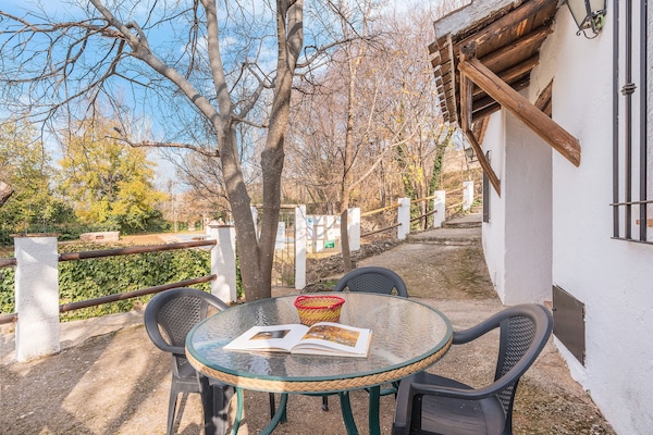 Casa Rural 'Casa Rural El Corral' Con Vistas A La Montaña, Piscina Compartida Y Wi-fi - La Zubia