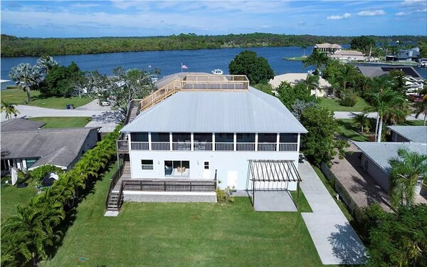 Raised Home Right On The Caloosahatchee River. Come Enjoy The Water And Weather - Lehigh Acres, FL