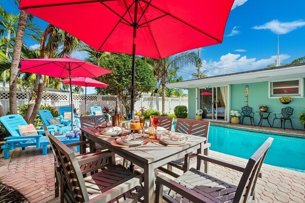 Tropical Chic 4br Heated Pool Home, 5 Min To Beach, Pac-man, Games - Coral Springs, FL