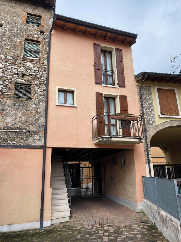 La Torretta Sul Lago - Holiday Home In The Historic Center - Desenzano del Garda