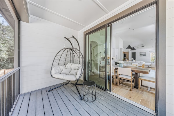 Modern Home Near Uptown & Camp North End - Sleeps 12, Sports-themed Game Room - Charlotte