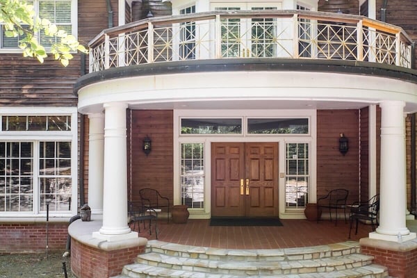 Mansion In The Woods - Franklin, TN