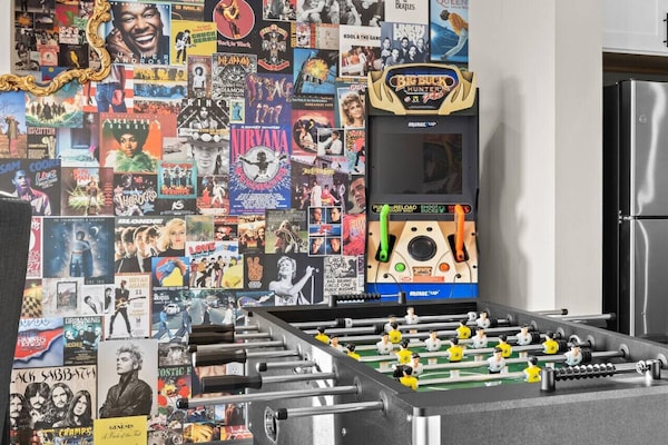 Trendy Oasis: 8 Min To Broadway W/arcade! - Nashville, IN
