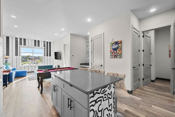 Modern Getaway-1br Near Nashvilles Hottest Spots! - Nashville, IN
