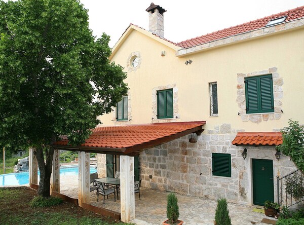 Authentic Dalmatian Hillside Escape With Pool, Sauna & Bbq - Seven Bedroom Holiday Home - Baška Voda