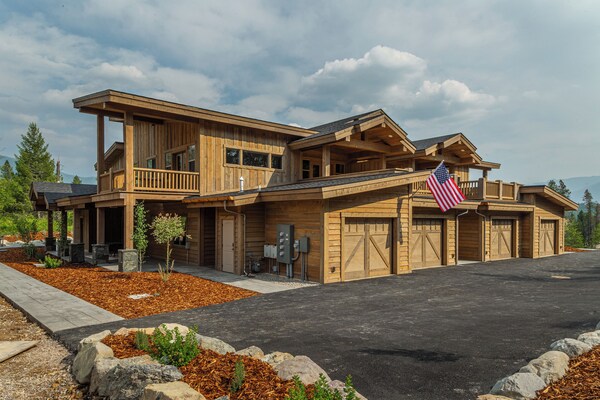 Gorgeous 2bd/2ba Condo Near Glacier Park W/king Beds,full Kitchen &Hot Tub- #1-2 - West Glacier, MT