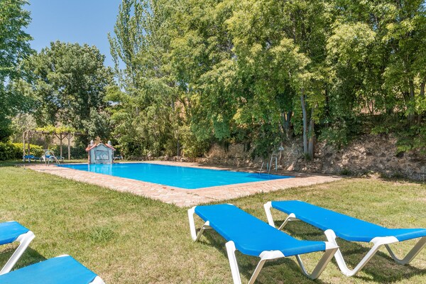 Holiday Home 'Casa Rural La Roca' With Mountain View, Shared Pool And Wi-fi - Monachil