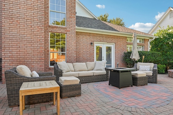 Luxurious, Spacious, Private- Yet Close To All Of Dfw's Finest Attractions. - Fort Worth, TX