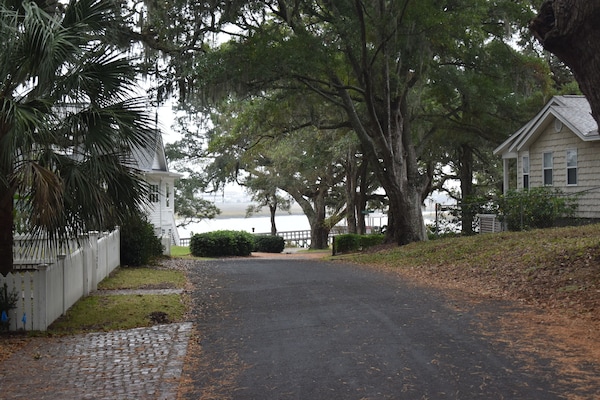 Charming 2-bedroom Cottage In Tranquil Ocean Isle Beach 5 Min Drive To The Beach - Sunset Beach, NC