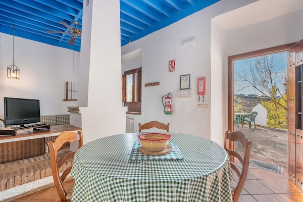 Apartamento 'Apartamento La Cuadra' Con Vistas A La Montaña, Piscina Compartida Y Wi-fi - Monachil