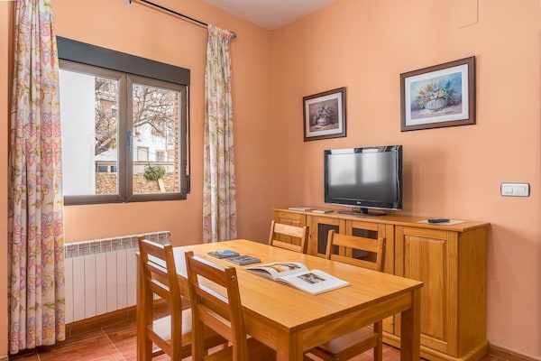 Apartamento 'Apartamento De 2 A 4 Personas' Con Vistas Al Lago, Balcón Y Wi-fi - Güejar Sierra