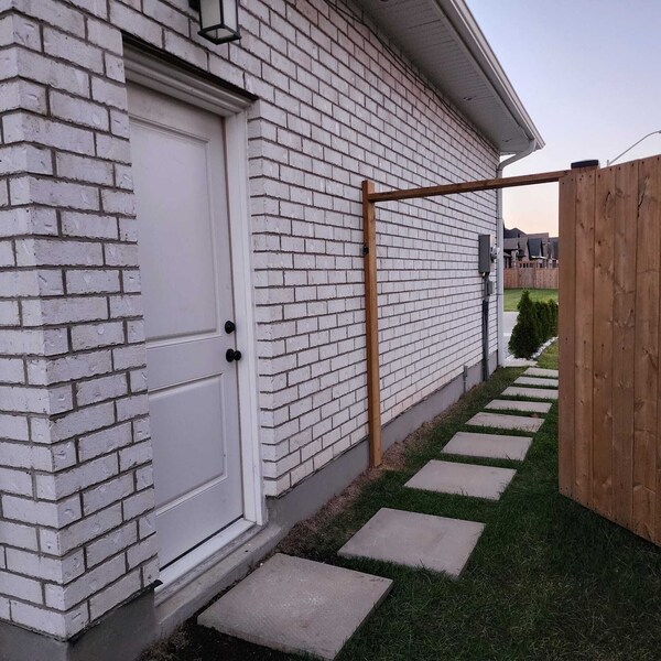 Homely, Cozy, Spacious Quiet Basement Apartment In A Lovely Neighborhood. - Ingersoll