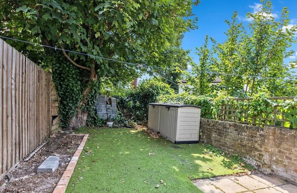 Private 2 Bedroom In Chatham, Medway With Garden - St Leonard's Tower