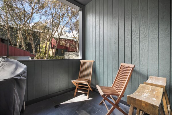 Ski In Ski Out #10 - Stunningly Renovated Ski Retreat On Snow - 3 Bed, 3 Bath - Thredbo