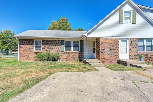 Convenient 2 Bedroom With King Bed - Greenwood, IN