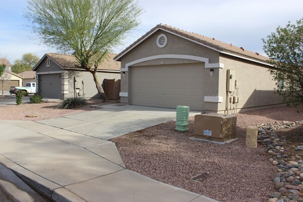 3 Bedroom Home Minutes From West Gate/cardinals And Spring Training Facilities - Glendale, AZ
