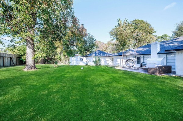 15 Min From Airport/ 5 Min From Woodlands Mall & 6 Flags 4-bed 2 Bath With Wifi - Spring, TX