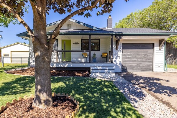 Newly Remodeled Red Maple Tree Cottage With Air Conditioning! - Glacier National Park