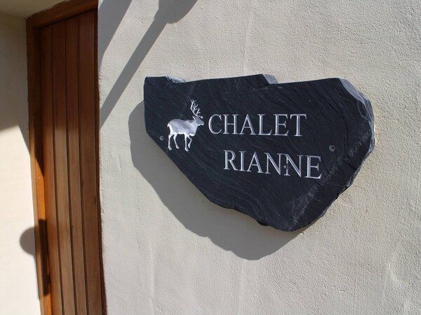 Charming Renovated Chalet, Sleeps 8, Valfréjus - Aussois