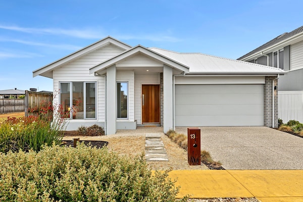 Point Retreat Escape To Coastal Comfort" - Point Lonsdale