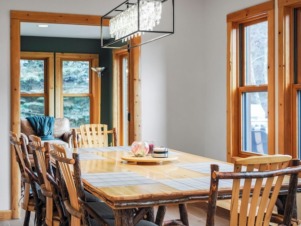 The Blue Dog Lodge On Deer Lake | Close To Boyne Mountain | Fireplace | Beach - Boyne City, MI