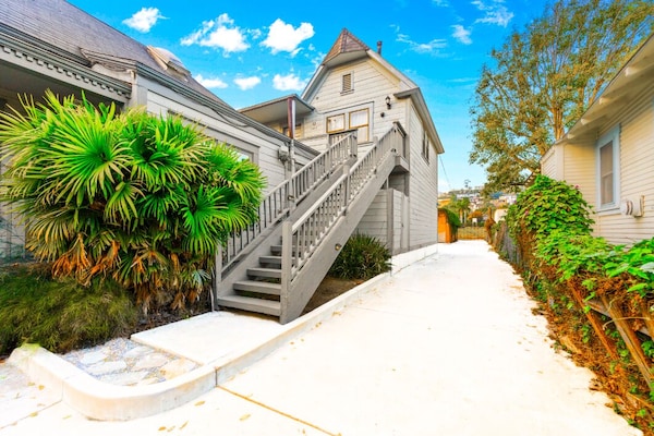 25% Off June Wkday 1/2 Mile 2 Beach Great Location - Ventura, CA