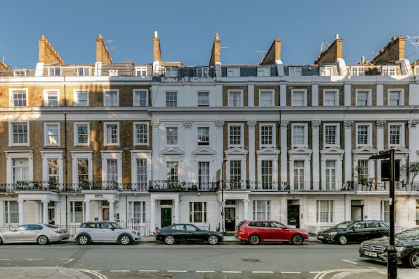 Lovely Double Studio Paddington Central London D18 - The Warwick Castle
