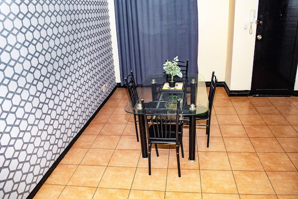 Entire Apartment, Lovely Spacious 3 Bedroom Apartment - Randburg