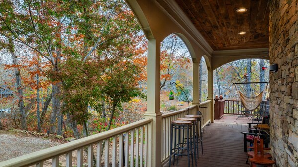 Legacy On The Lake-pool Table, Hot Tub, Fire Pit, 180 Views - Mentone, AL
