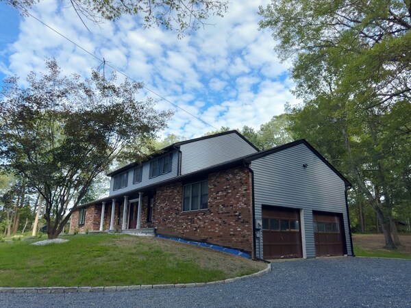 Spacious 5-bedroom House In The Woods In Cold Spring Just 5 Minutes From Town - Bannerman Castle