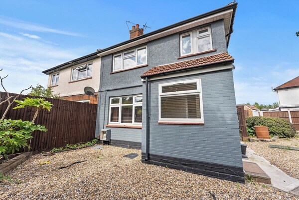 Lovely 3 Bed In The Heart Of Windsor - Garden - Slough