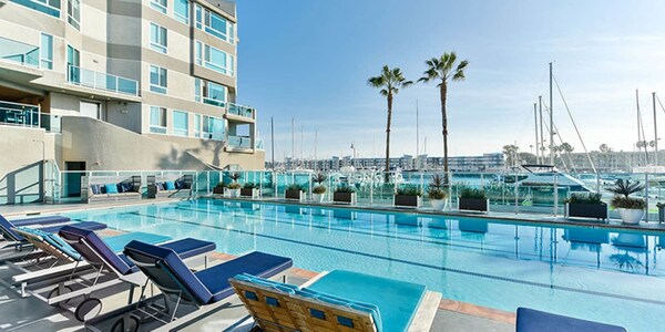 The Crystal 3 Level Penthouse - Marvelous Marina Views 2br - Inglewood, CA