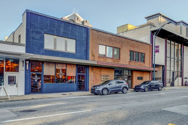 Central Apt: Xbox S, Walk To Tanger & Coffee Shop + Amenities - Greensboro, NC