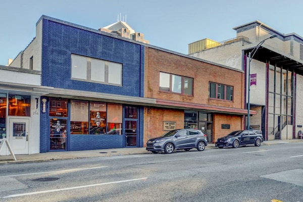 Central Apt: Xbox S, Walk To Tanger & Coffee Shop + Amenities - Greensboro, NC