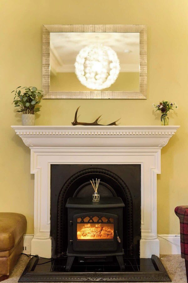 Panoramic Sea Views | Stunning 3bd Apt + Balcony - Oban