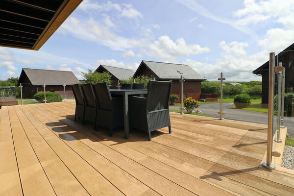 Four Bedroom Holiday Lodge With Onsite Watersports. - Padstow
