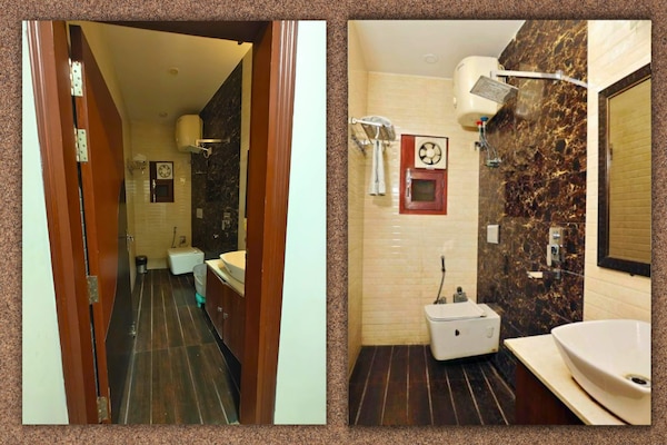 Hotel Ishaan Residency - New Delhi